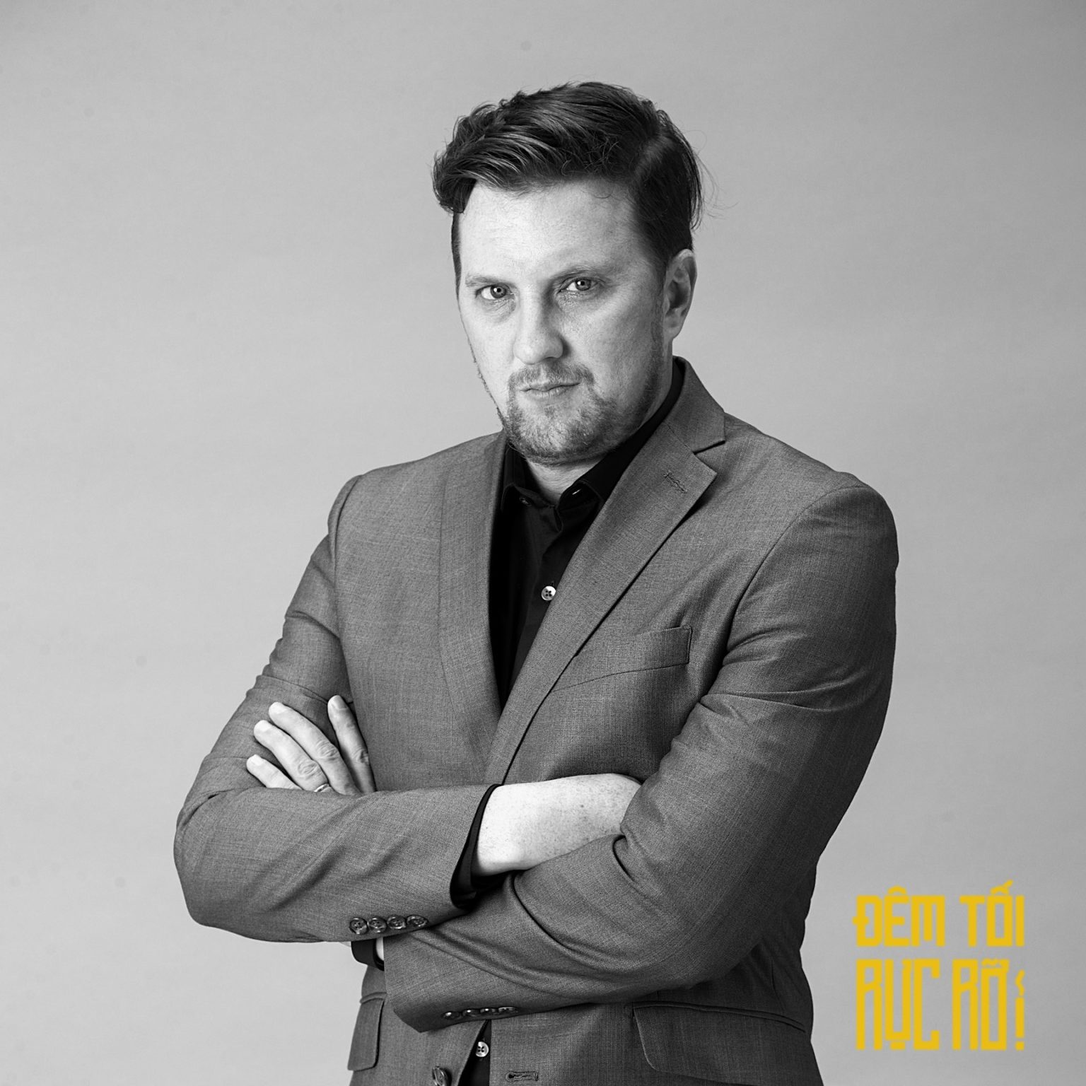 Đêm Tối Rực Rỡ những câu chuyện riêng trong một đám tang tại gia đình ...